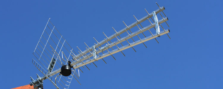 A Pros and Cons Guide to Outdoor Aerials - Local Quotes Advice
